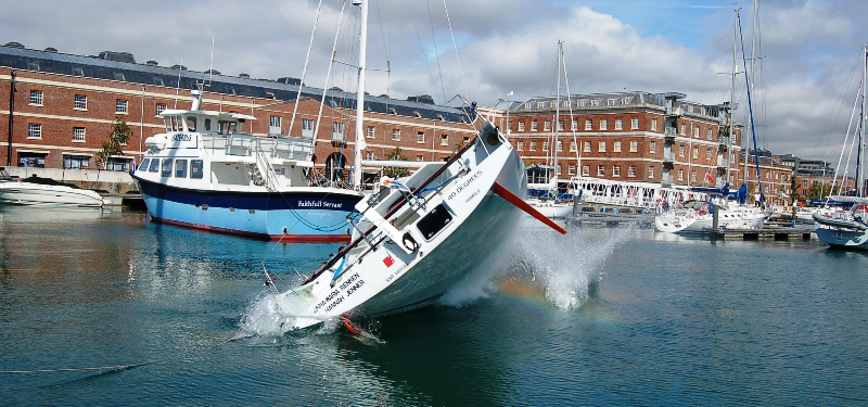 Anna Maria Renken und Hannah Jenner beim Global Ocean Race: Kentertest ...