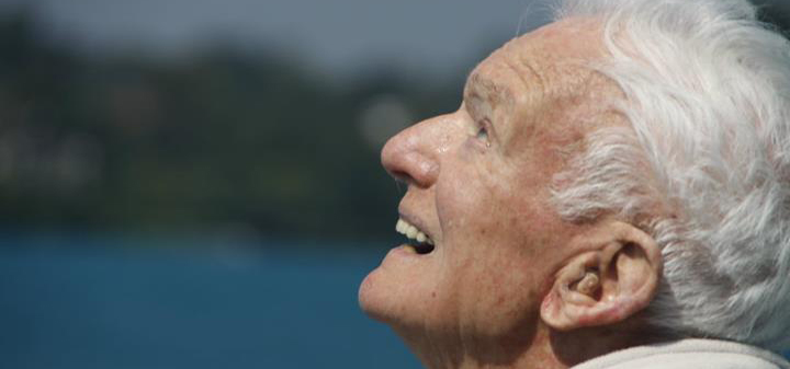 88 Jahre alt. Stuart H. Walker führt bei der Soling Europameisterschaft ...