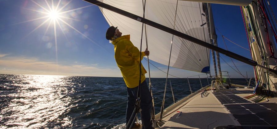 Stanley Paris: Der 76-Jährige Einhandsegler bricht Um-die-Welt-Rekord ...