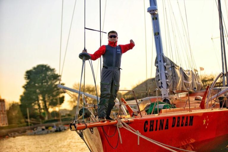 Erster Chinese bei der Route du Rhum: Jingkun Xu segelt IMOCA – mit nur ...