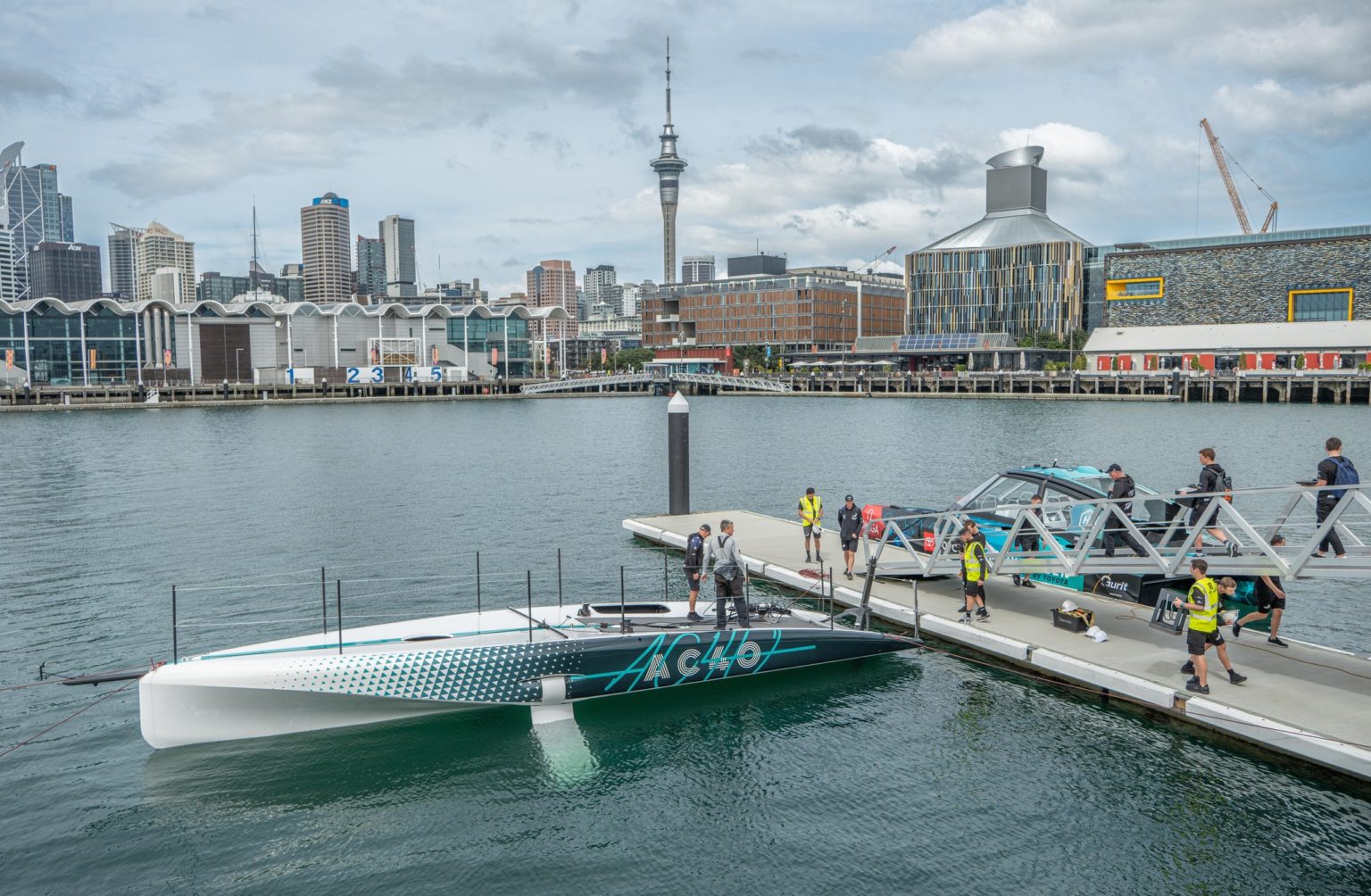 America’s Cup AC40 Foiler: Test-Premiere des Cuppers für Frauen und ...