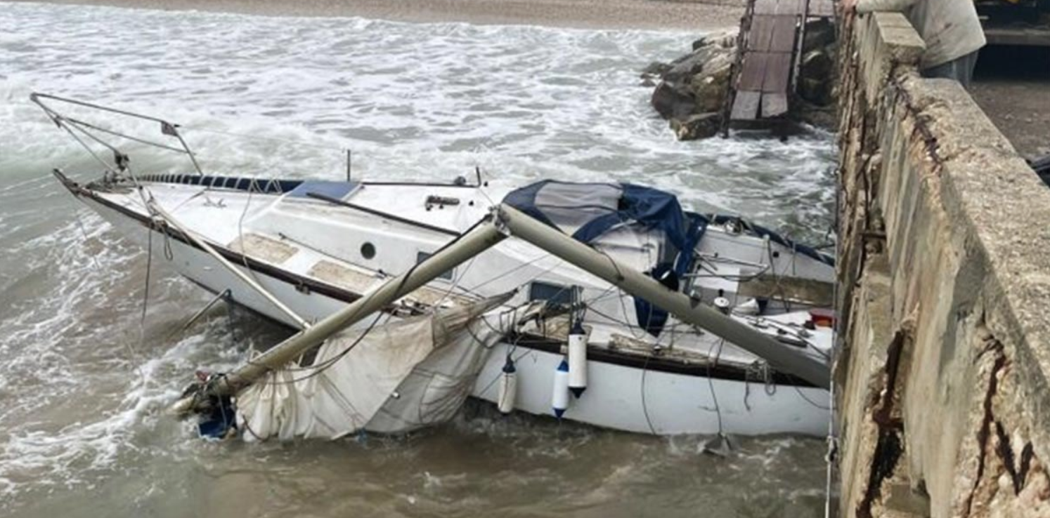 Schiffsunfall in der Dunkelheit: Lichter an Land für den Hafen gehalten ...